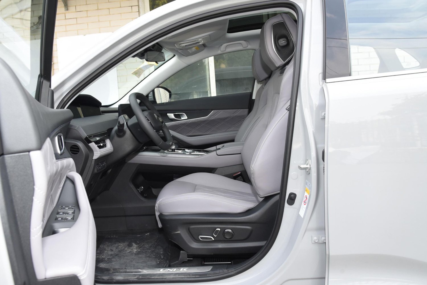 2024 Changan UNI-K 1.5T iDD SUV - Auto in China