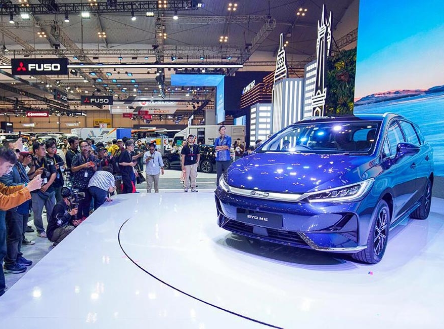 BYD Unveils 2024 M6 Electric Multi-Purpose Vehicle (MPV) in Indonesia's ...