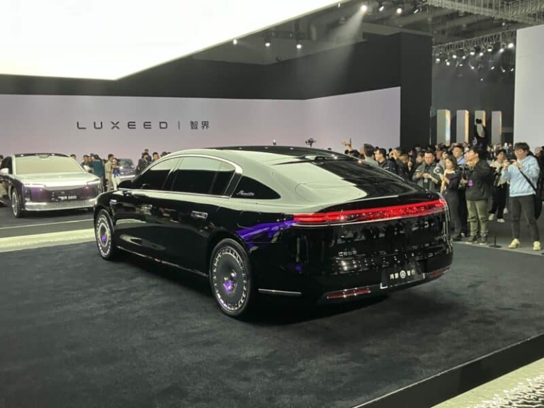 Huawei Maextro S800: Luxury Sedan with L3 Self-Driving and Cutting-Edge ...