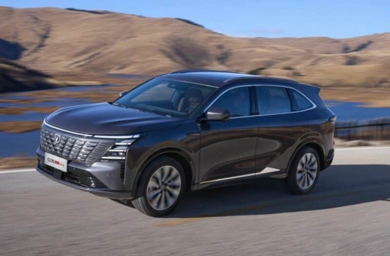4th-Gen Changan CS75 Plus Ultra Gasoline-Powered SUV Official Images Revealed - Auto in China