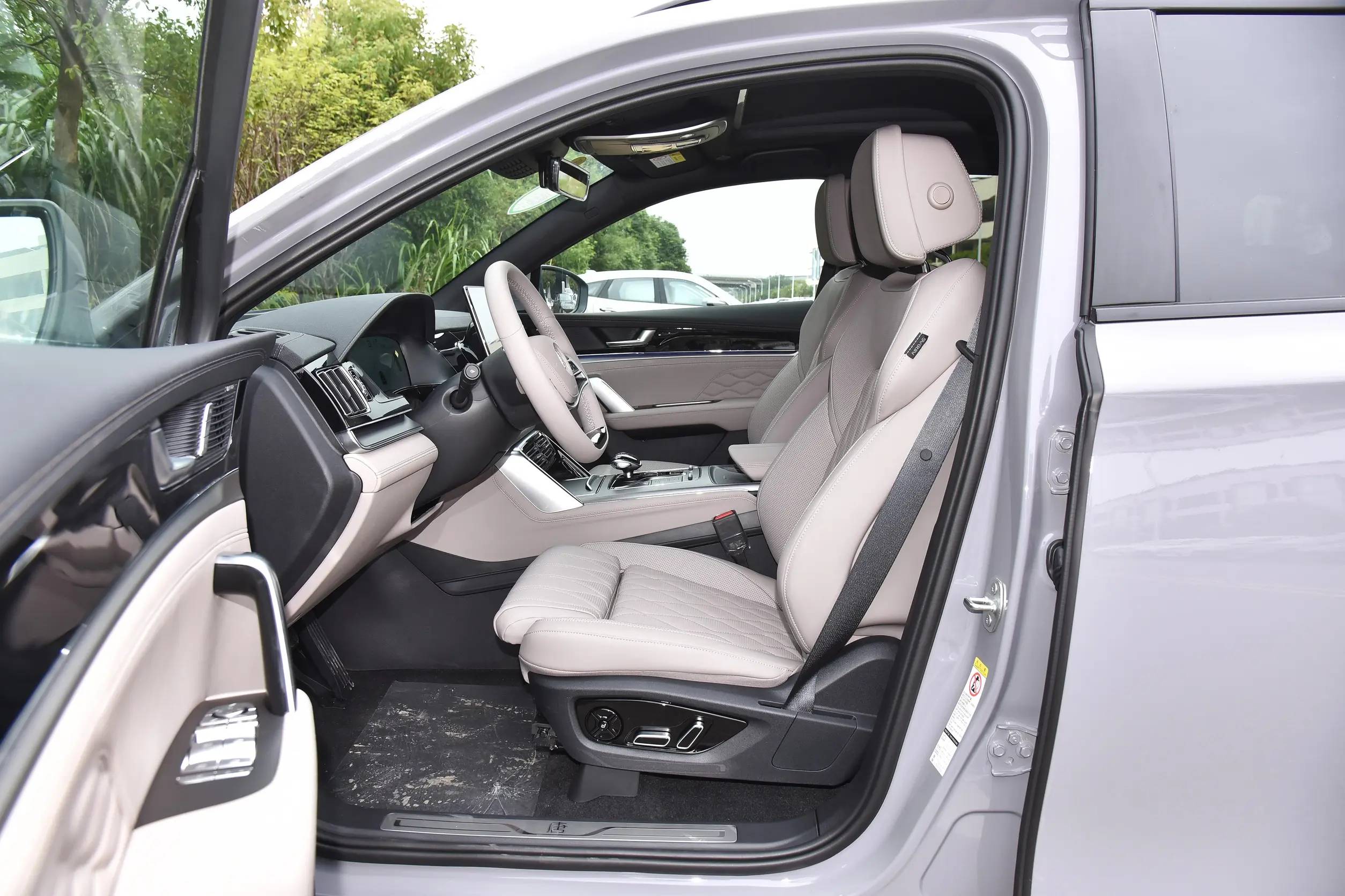 2025 BYD Tang DM-i 1.5T 156 hp L4 plug-in hybrid China Car Exporter - Auto in China