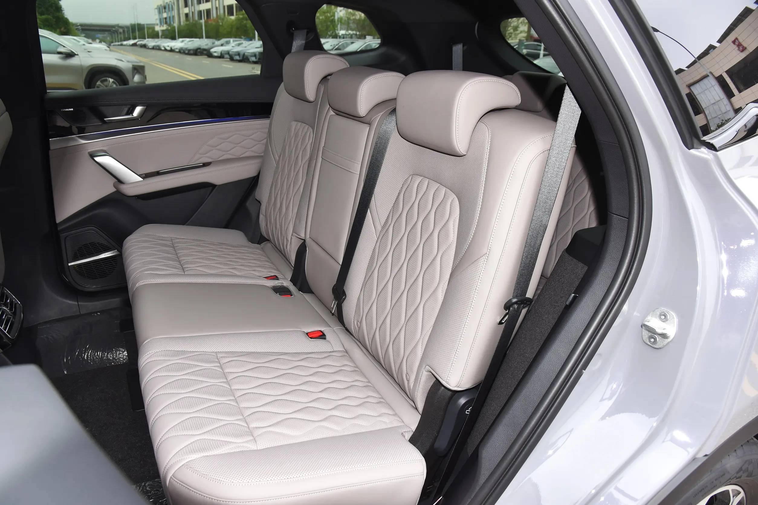 2025 BYD Tang DM-i 1.5T 156 hp L4 plug-in hybrid China Car Exporter - Auto in China