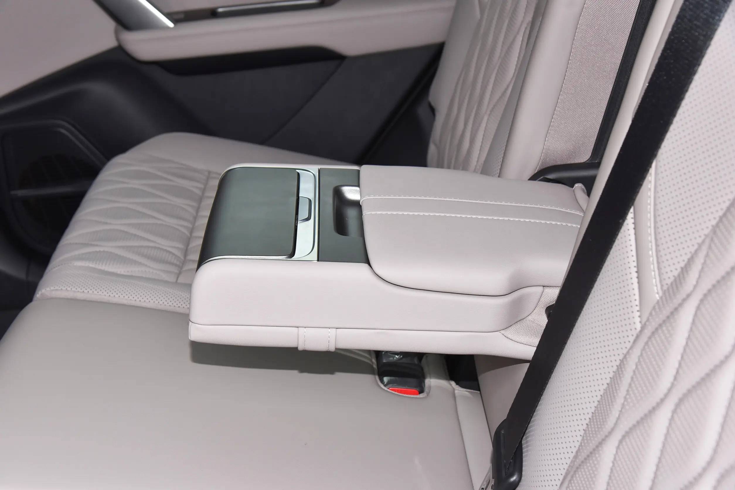 2025 BYD Tang DM-i 1.5T 156 hp L4 plug-in hybrid China Car Exporter - Auto in China