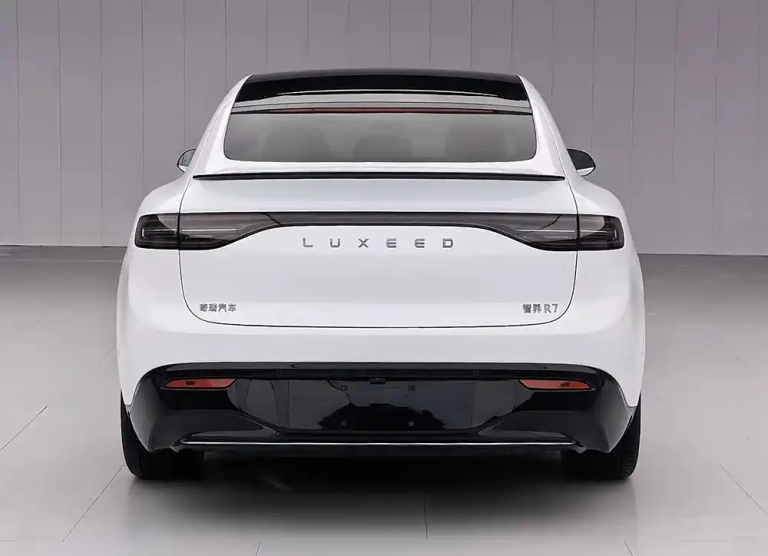 Huawei-Backed EREV Luxeed R7 Boasts 201 km Range and Advanced ...