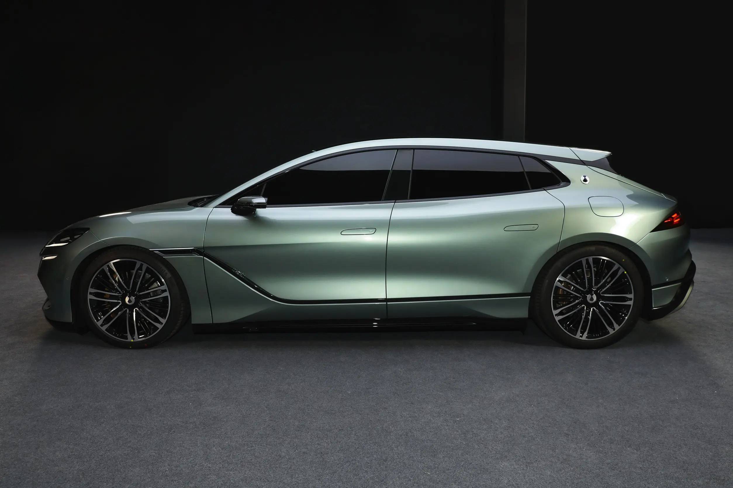 2024 DENZA Z9GT EV Auto Exporter in China - รถยนต์ในประเทศจีน