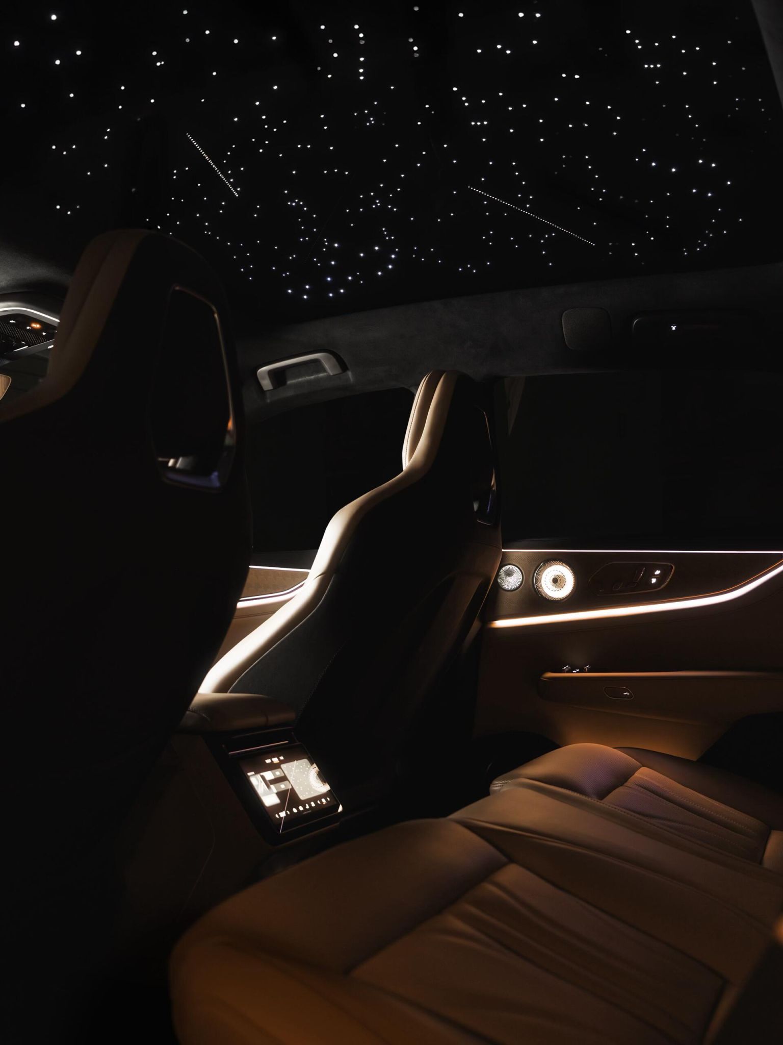 li auto i8: 新しい6席の電動SUVが市場にヒットします - 中国における自動車